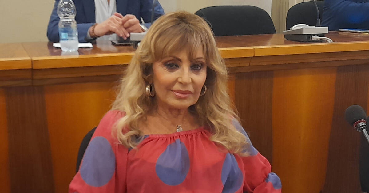 Marcianise, Iodice: "Finalmente sarà rimosso il panettone di Santa Veneranda" - Caserta Notizie