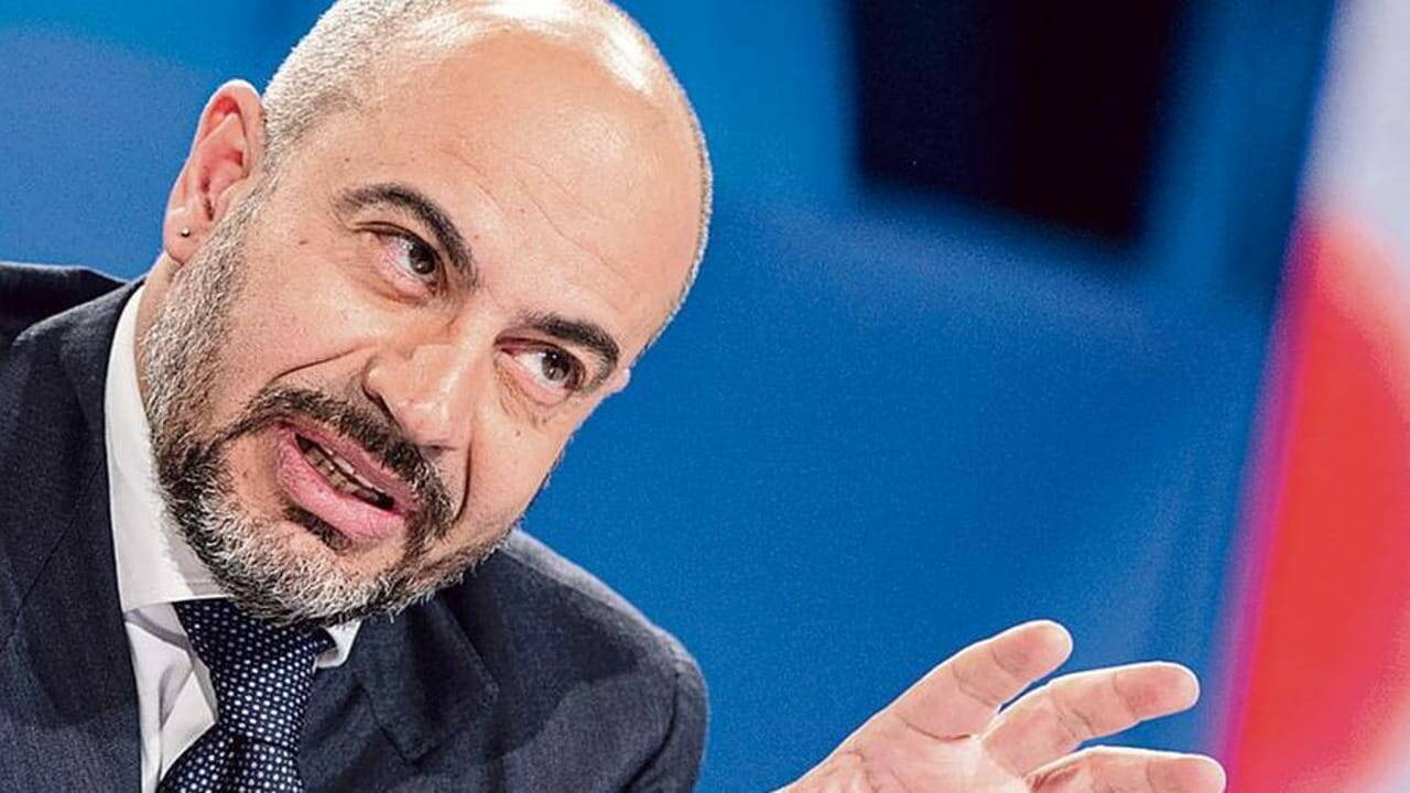 “Moderno sarà lei”, il nuovo libro di Paragone presentato al Tennis ...