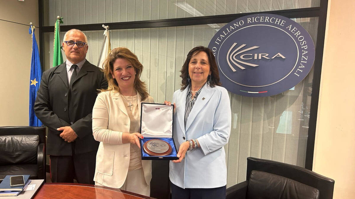 Il Sottosegretario alla Difesa Isabella Rauti in visita a Tecnam e CIRA ...